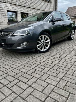 Grey Opel Astra 2010 in Kaunas, with an engine capacity of 1.70 L and mileage of 255 thousand km for 3200 €, photo 4 on AUTOMOTO.COM.LV