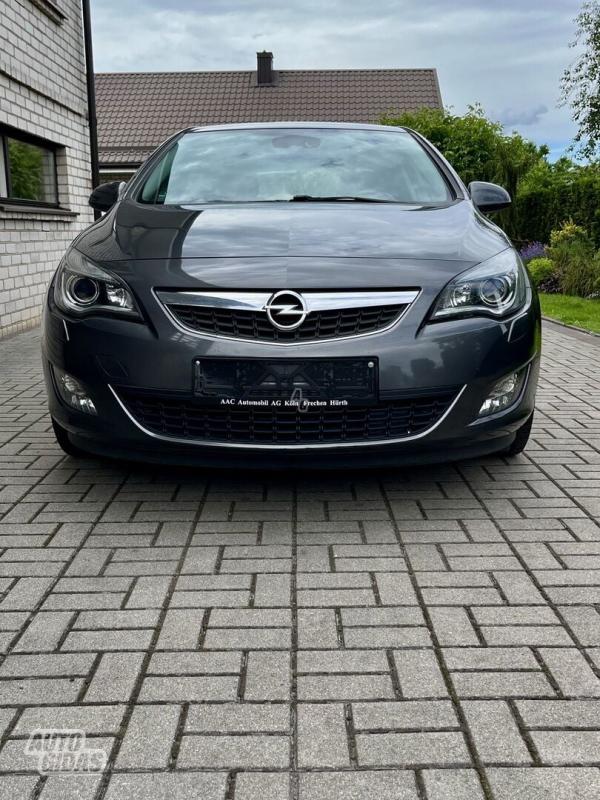 Grey Opel Astra 2010 in Kaunas, with an engine capacity of 1.70 L and mileage of 255 thousand km for 3200 €, photo 5 on AUTOMOTO.COM.LV