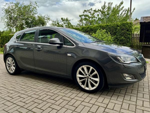 Grey Opel Astra 2010 in Kaunas, with an engine capacity of 1.70 L and mileage of 255 thousand km for 3200 €, photo 6 on AUTOMOTO.COM.LV