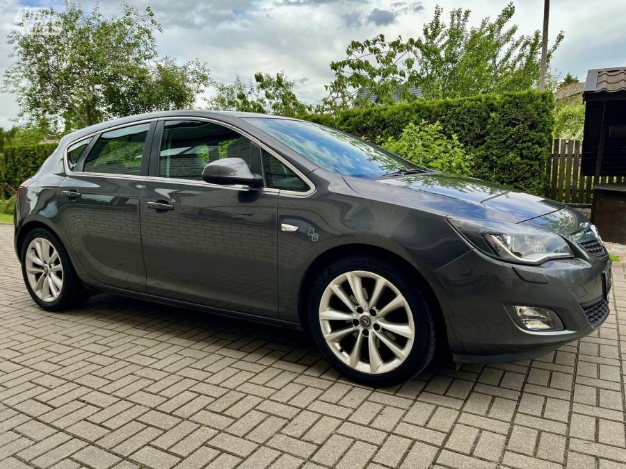 Grey Opel Astra 2010 in Kaunas, with an engine capacity of 1.70 L and mileage of 255 thousand km for 3200 €, photo 7 on AUTOMOTO.COM.LV