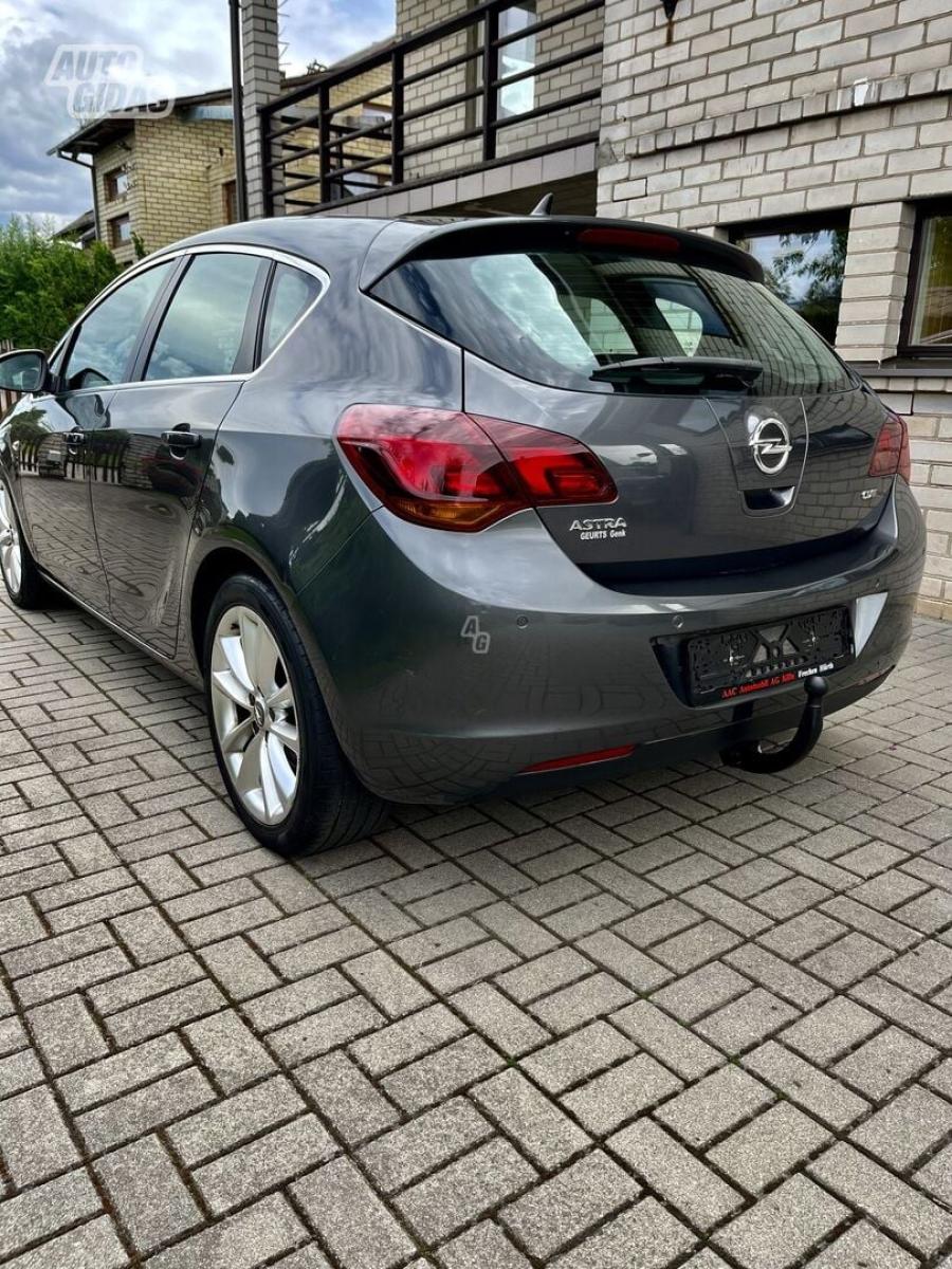 Grey Opel Astra 2010 in Kaunas, with an engine capacity of 1.70 L and mileage of 255 thousand km for 3200 €, photo 8 on AUTOMOTO.COM.LV