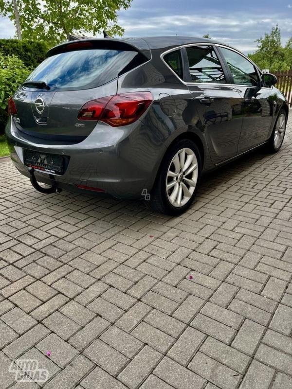 Grey Opel Astra 2010 in Kaunas, with an engine capacity of 1.70 L and mileage of 255 thousand km for 3200 €, photo 8 on AUTOMOTO.COM.LV