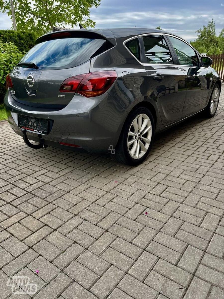 Grey Opel Astra 2010 in Kaunas, with an engine capacity of 1.70 L and mileage of 255 thousand km for 3200 €, photo 9 on AUTOMOTO.COM.LV