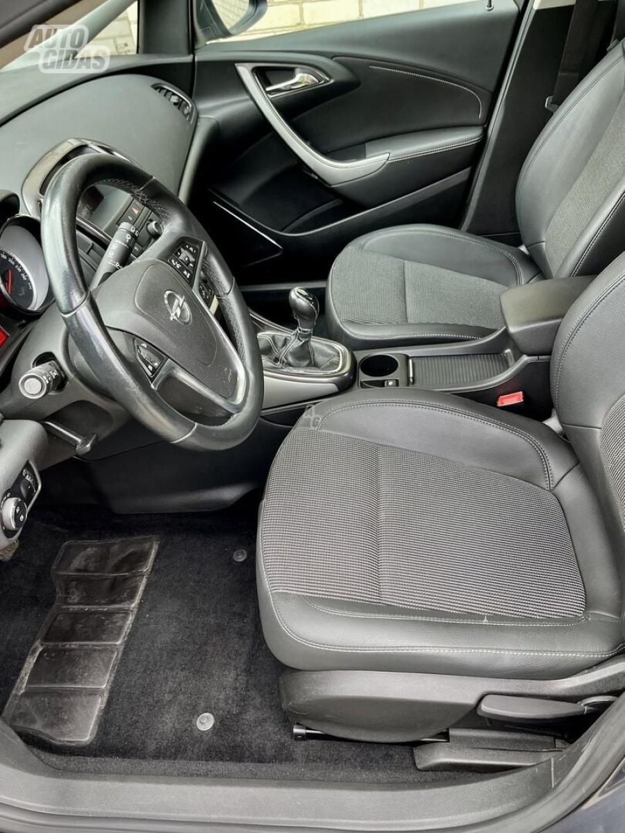 Grey Opel Astra 2010 in Kaunas, with an engine capacity of 1.70 L and mileage of 255 thousand km for 3200 €, photo 12 on AUTOMOTO.COM.LV