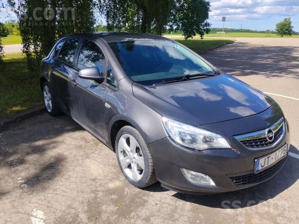 Pelēks Opel Astra 2010 Tukums, ar dzinēja tilpumu 1.70 L un nobraukumu 301 tūkst. km par 1800 €, foto 2 vietnē AUTOMOTO.COM.LV