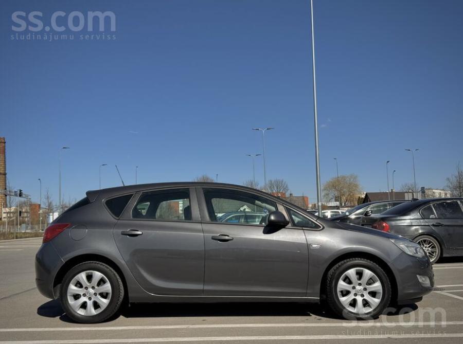 Pelēks Opel Astra 2010 Jelgava, ar dzinēja tilpumu 1.70 L un nobraukumu 0 tūkst. km par 4350 €, foto 8 vietnē AUTOMOTO.COM.LV