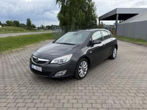 Grey Opel Astra 2010 in Cesis, with an engine capacity of 1.40 L and mileage of 286 thousand km for 4850 €, photo 3 on AUTOMOTO.COM.LV