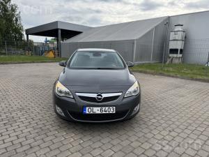 Grey Opel Astra 2010 in Cesis, with an engine capacity of 1.40 L and mileage of 286 thousand km for 4850 €, photo 6 on AUTOMOTO.COM.LV