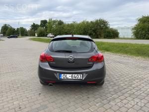 Grey Opel Astra 2010 in Cesis, with an engine capacity of 1.40 L and mileage of 286 thousand km for 4850 €, photo 7 on AUTOMOTO.COM.LV