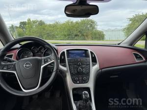 Grey Opel Astra 2010 in Cesis, with an engine capacity of 1.40 L and mileage of 286 thousand km for 4850 €, photo 8 on AUTOMOTO.COM.LV