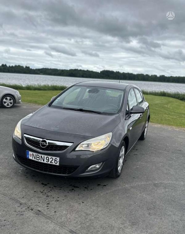 Pelēks Opel Astra 2010 Telšiai, ar dzinēja tilpumu 1.30 L un nobraukumu 224 tūkst. km par 2600 €, foto 1 vietnē AUTOMOTO.COM.LV