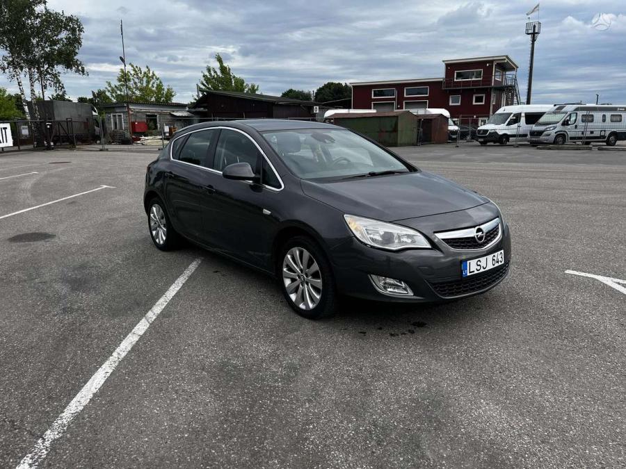 Pelēks Opel Astra 2010 Viļņa, ar dzinēja tilpumu 1.25 L un nobraukumu 277 tūkst. km par 1750 €, foto 1 vietnē AUTOMOTO.COM.LV