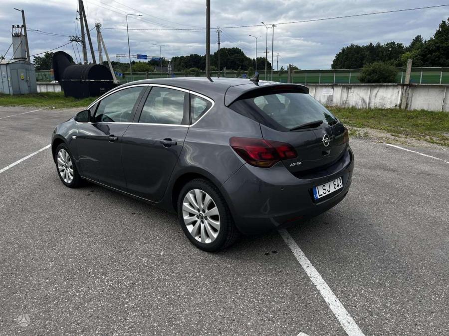 Pelēks Opel Astra 2010 Viļņa, ar dzinēja tilpumu 1.25 L un nobraukumu 277 tūkst. km par 1750 €, foto 4 vietnē AUTOMOTO.COM.LV