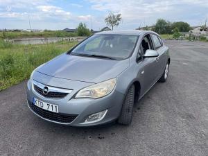 Grey Opel Astra 2010 in Kaunas, with an engine capacity of 1.69 L and mileage of 217 thousand km for 3000 €, photo  on AUTOMOTO.COM.LV