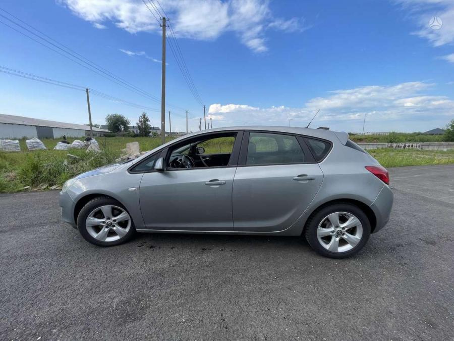 Pelēks Opel Astra 2010 Kauņa, ar dzinēja tilpumu 1.69 L un nobraukumu 217 tūkst. km par 3000 €, foto 3 vietnē AUTOMOTO.COM.LV