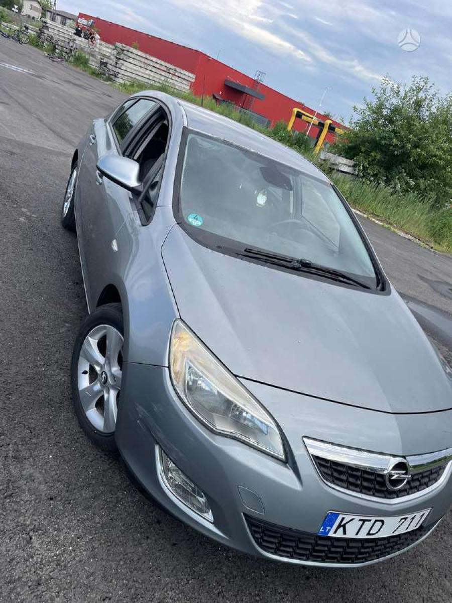 Pelēks Opel Astra 2010 Kauņa, ar dzinēja tilpumu 1.69 L un nobraukumu 217 tūkst. km par 3000 €, foto 4 vietnē AUTOMOTO.COM.LV