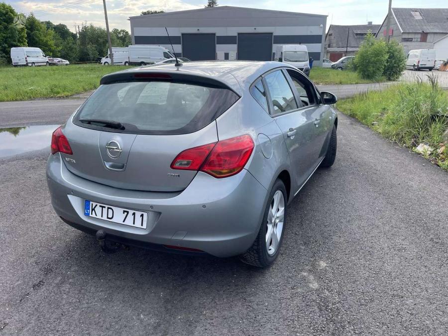 Pelēks Opel Astra 2010 Kauņa, ar dzinēja tilpumu 1.69 L un nobraukumu 217 tūkst. km par 3000 €, foto 10 vietnē AUTOMOTO.COM.LV
