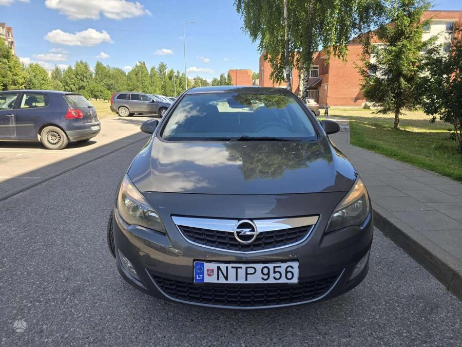 Pelēks Opel Astra 2010 Viļņa, ar dzinēja tilpumu 1.69 L un nobraukumu 196 tūkst. km par 3400 €, foto 3 vietnē AUTOMOTO.COM.LV