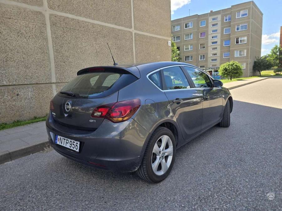 Pelēks Opel Astra 2010 Viļņa, ar dzinēja tilpumu 1.69 L un nobraukumu 196 tūkst. km par 3400 €, foto 6 vietnē AUTOMOTO.COM.LV