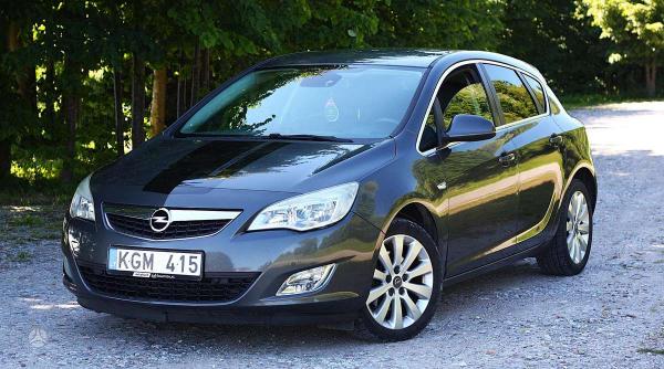 Grey Opel Astra 2010 in Kretinga, with an engine capacity of 1.69 L and mileage of 175 thousand km for 2999 €, photo 2 on AUTOMOTO.COM.LV