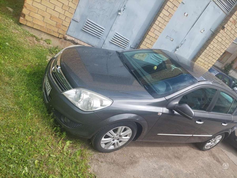Pelēks Opel Astra 2010 Šauļi, ar dzinēja tilpumu 1.25 L un nobraukumu 270 tūkst. km par 1800 €, foto 1 vietnē AUTOMOTO.COM.LV