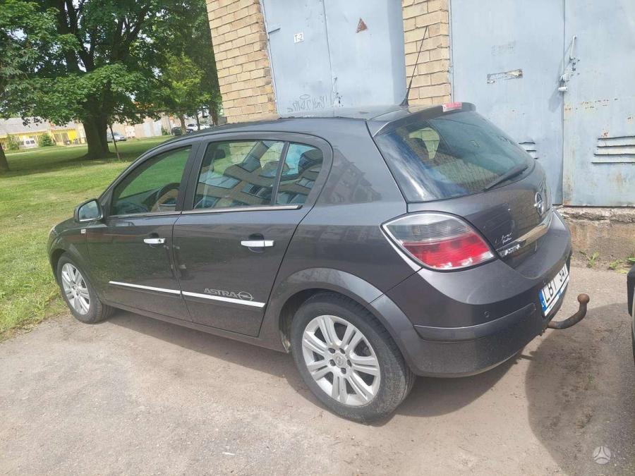 Pelēks Opel Astra 2010 Šauļi, ar dzinēja tilpumu 1.25 L un nobraukumu 270 tūkst. km par 1800 €, foto 3 vietnē AUTOMOTO.COM.LV
