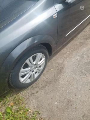 Pelēks Opel Astra 2010 Šauļi, ar dzinēja tilpumu 1.25 L un nobraukumu 270 tūkst. km par 1800 €, foto 5 vietnē AUTOMOTO.COM.LV