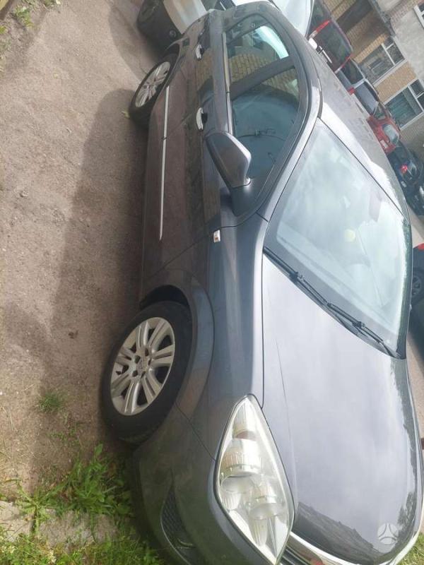 Grey Opel Astra 2010 in Siauliai, with an engine capacity of 1.25 L and mileage of 270 thousand km for 1800 €, photo 6 on AUTOMOTO.COM.LV