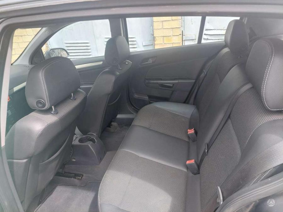 Pelēks Opel Astra 2010 Šauļi, ar dzinēja tilpumu 1.25 L un nobraukumu 270 tūkst. km par 1800 €, foto 9 vietnē AUTOMOTO.COM.LV