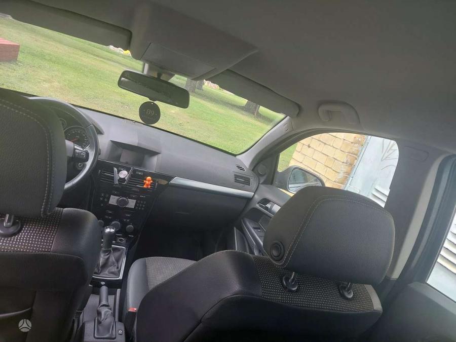 Pelēks Opel Astra 2010 Šauļi, ar dzinēja tilpumu 1.25 L un nobraukumu 270 tūkst. km par 1800 €, foto 10 vietnē AUTOMOTO.COM.LV
