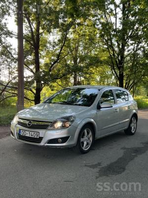 Grey Opel Astra 2010 in Riga, with an engine capacity of 1.80 L and mileage of 152 thousand km for 1580 €, photo 3 on AUTOMOTO.COM.LV