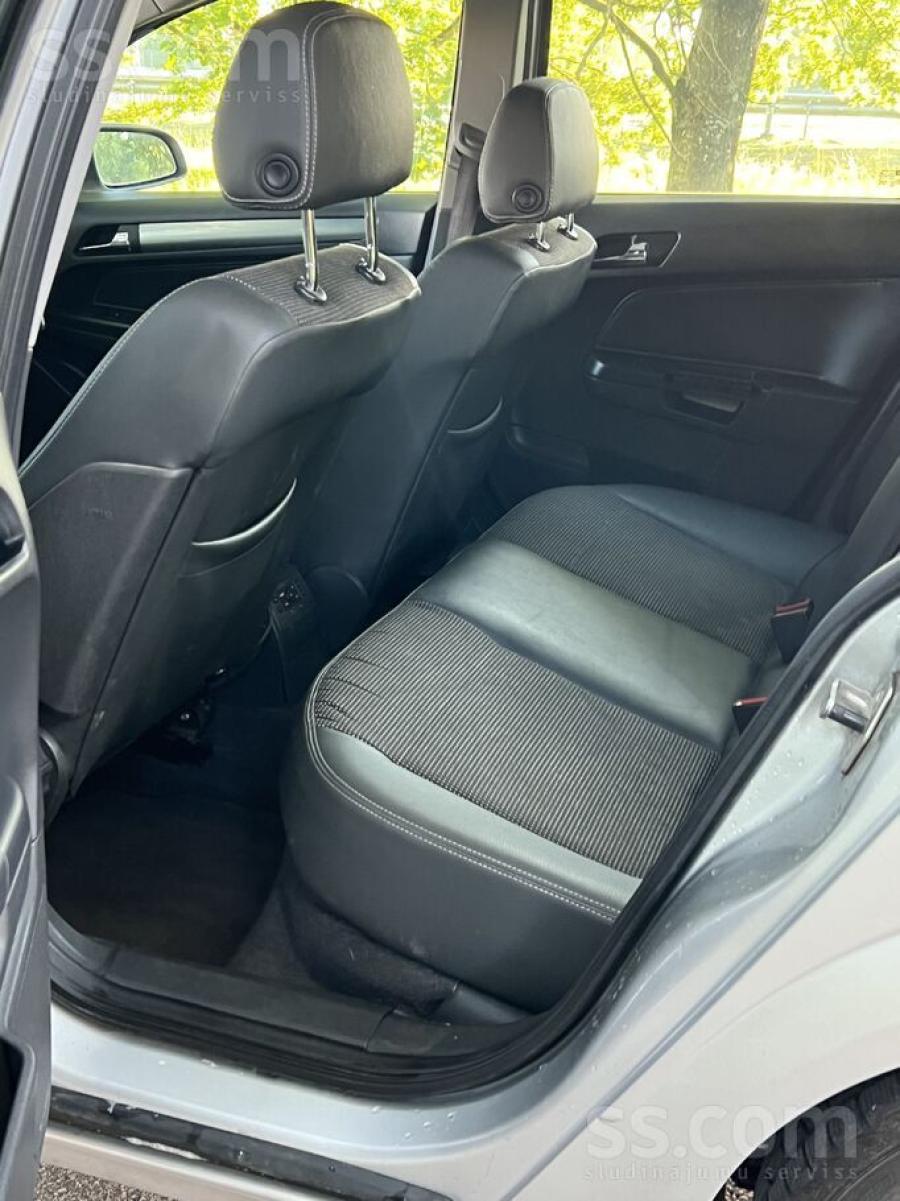 Grey Opel Astra 2010 in Riga, with an engine capacity of 1.80 L and mileage of 152 thousand km for 1580 €, photo 8 on AUTOMOTO.COM.LV