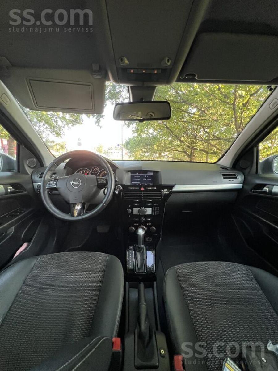 Grey Opel Astra 2010 in Riga, with an engine capacity of 1.80 L and mileage of 152 thousand km for 1580 €, photo 9 on AUTOMOTO.COM.LV