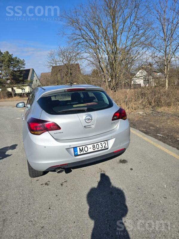 Pelēks Opel Astra 2010 Rīga, ar dzinēja tilpumu 2.00 L un nobraukumu 250 tūkst. km par 3900 €, foto 6 vietnē AUTOMOTO.COM.LV