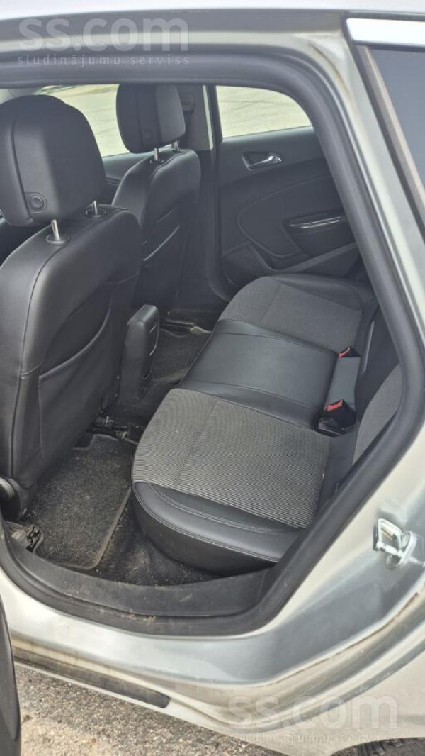 Pelēks Opel Astra 2010 Rīga, ar dzinēja tilpumu 2.00 L un nobraukumu 250 tūkst. km par 3900 €, foto 9 vietnē AUTOMOTO.COM.LV
