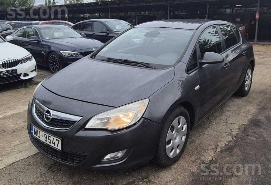 Pelēks Opel Astra 2010 Rīga, ar dzinēja tilpumu 1.70 L un nobraukumu 205 tūkst. km par 1700 €, foto 1 vietnē AUTOMOTO.COM.LV