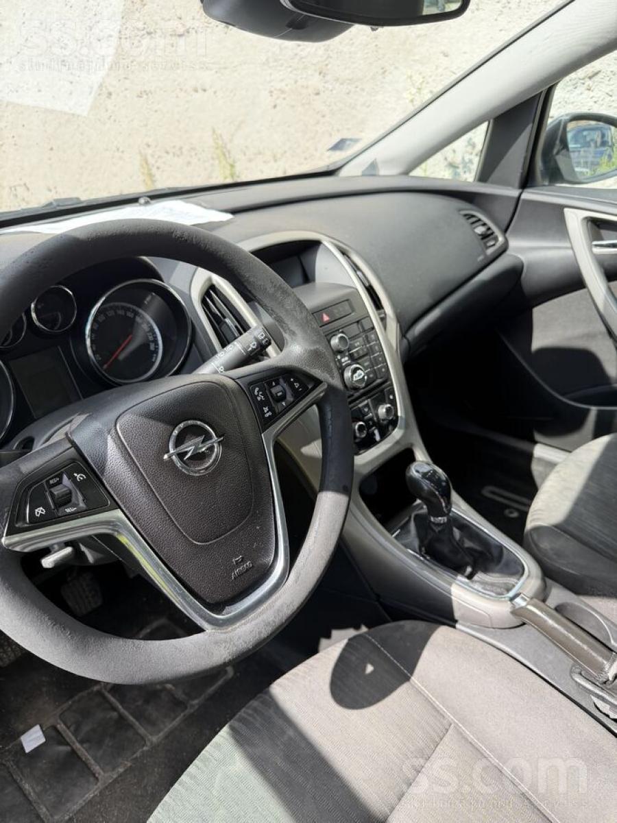 Pelēks Opel Astra 2010 Rīga, ar dzinēja tilpumu 1.70 L un nobraukumu 205 tūkst. km par 1700 €, foto 8 vietnē AUTOMOTO.COM.LV