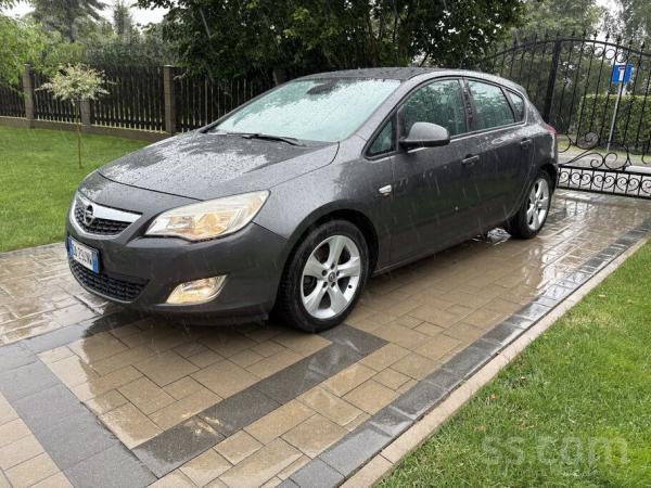 Pelēks Opel Astra 2010 Bauska, ar dzinēja tilpumu 1.70 L un nobraukumu 270 tūkst. km par 3500 €, foto 2 vietnē AUTOMOTO.COM.LV