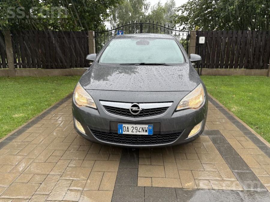 Pelēks Opel Astra 2010 Bauska, ar dzinēja tilpumu 1.70 L un nobraukumu 270 tūkst. km par 3500 €, foto 4 vietnē AUTOMOTO.COM.LV