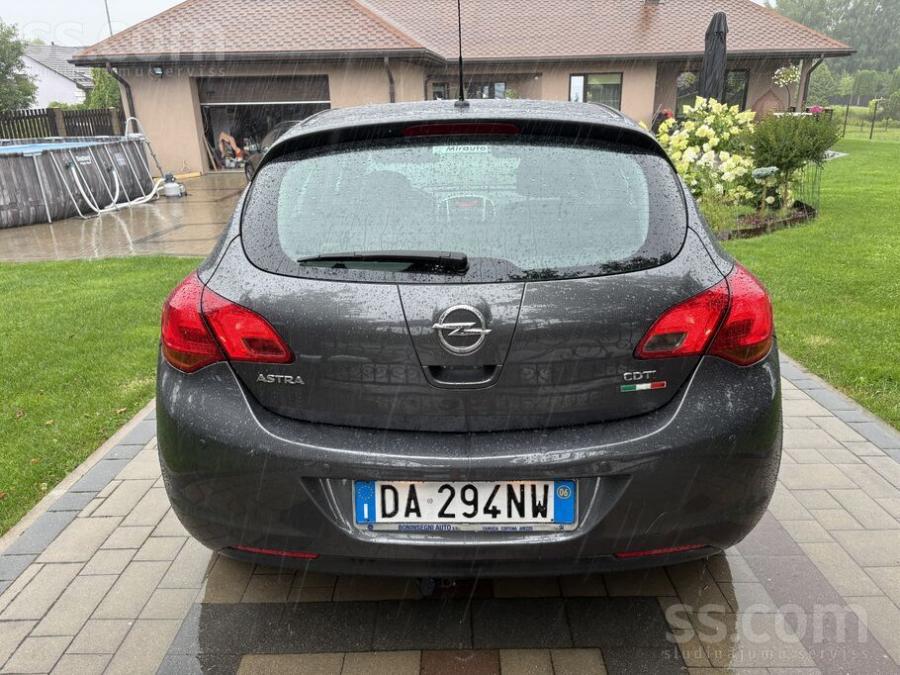 Pelēks Opel Astra 2010 Bauska, ar dzinēja tilpumu 1.70 L un nobraukumu 270 tūkst. km par 3500 €, foto 8 vietnē AUTOMOTO.COM.LV