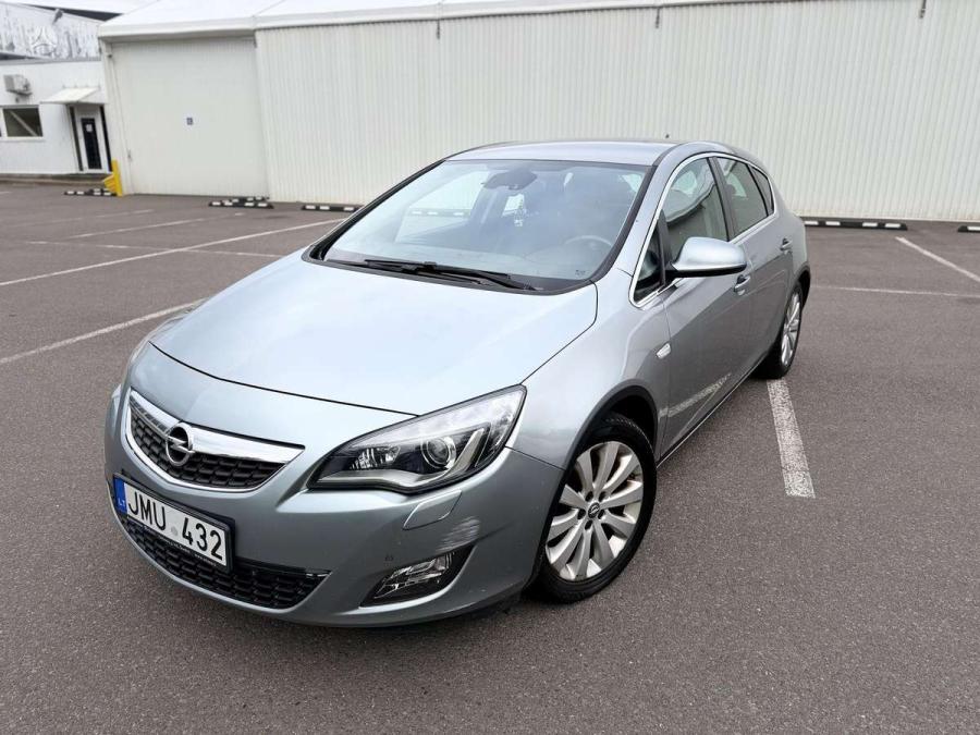 Grey Opel Astra 2010 in Vilnius, with an engine capacity of 1.40 L and mileage of 225 thousand km for 2500 €, photo 1 on AUTOMOTO.COM.LV