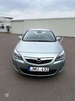 Grey Opel Astra 2010 in Vilnius, with an engine capacity of 1.40 L and mileage of 225 thousand km for 2500 €, photo 3 on AUTOMOTO.COM.LV