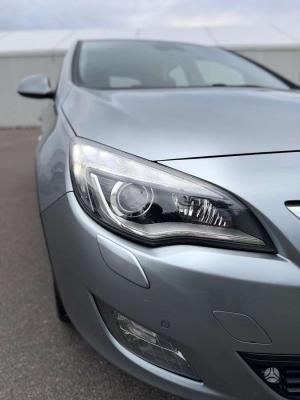 Grey Opel Astra 2010 in Vilnius, with an engine capacity of 1.40 L and mileage of 225 thousand km for 2500 €, photo 9 on AUTOMOTO.COM.LV