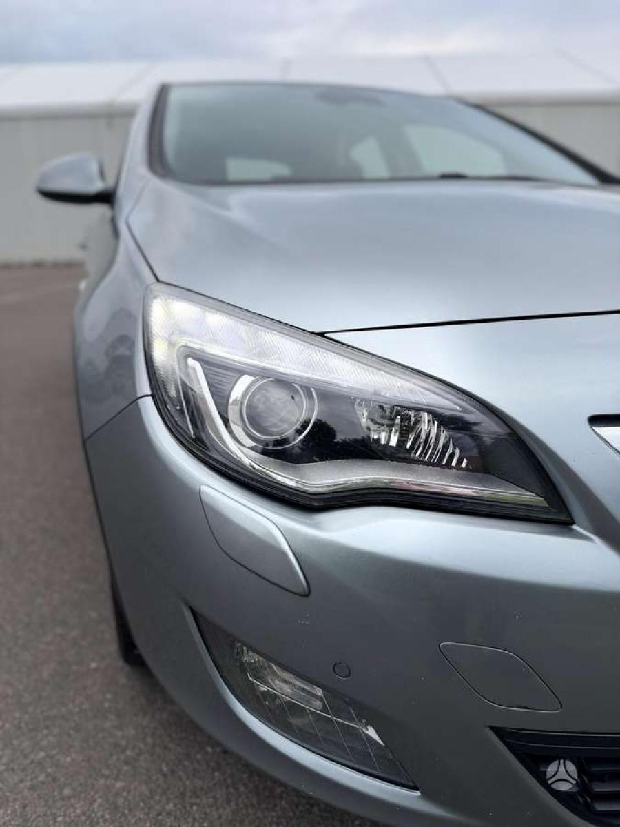 Grey Opel Astra 2010 in Vilnius, with an engine capacity of 1.40 L and mileage of 225 thousand km for 2500 €, photo 9 on AUTOMOTO.COM.LV