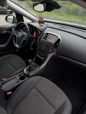 Grey Opel Astra 2010 in Vilnius, with an engine capacity of 1.40 L and mileage of 225 thousand km for 2500 €, photo 10 on AUTOMOTO.COM.LV