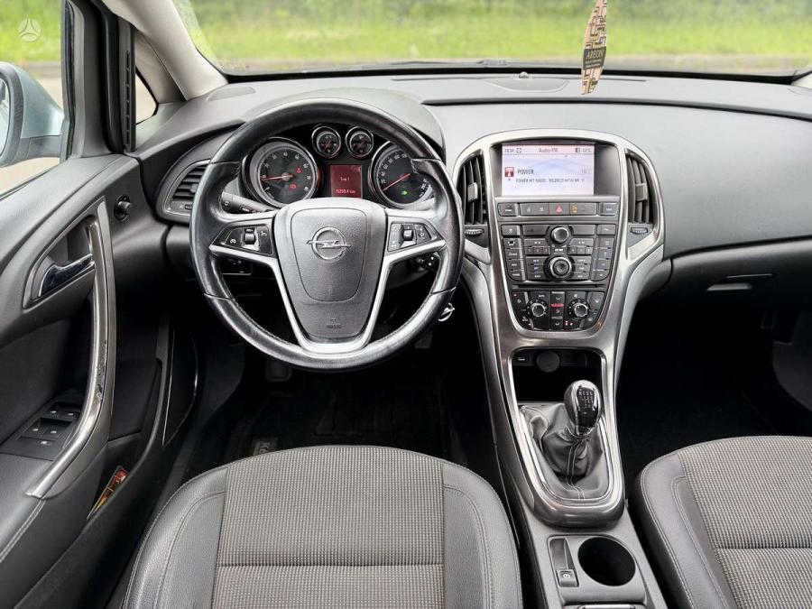 Grey Opel Astra 2010 in Vilnius, with an engine capacity of 1.40 L and mileage of 225 thousand km for 2500 €, photo 11 on AUTOMOTO.COM.LV