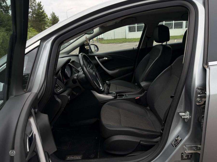 Grey Opel Astra 2010 in Vilnius, with an engine capacity of 1.40 L and mileage of 225 thousand km for 2500 €, photo 12 on AUTOMOTO.COM.LV
