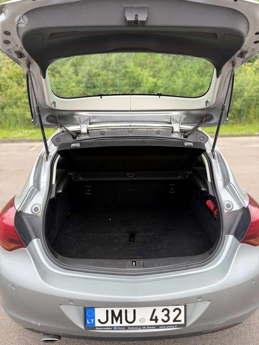 Grey Opel Astra 2010 in Vilnius, with an engine capacity of 1.40 L and mileage of 225 thousand km for 2500 €, photo 16 on AUTOMOTO.COM.LV
