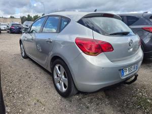 Pelēks Opel Astra 2010 Utena, ar dzinēja tilpumu 1.60 L un nobraukumu 219 tūkst. km par 3400 €, foto 5 vietnē AUTOMOTO.COM.LV