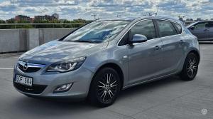 Grey Opel Astra 2010 in Vilnius, with an engine capacity of 1.60 L and mileage of 197 thousand km for 2850 €, photo 5 on AUTOMOTO.COM.LV